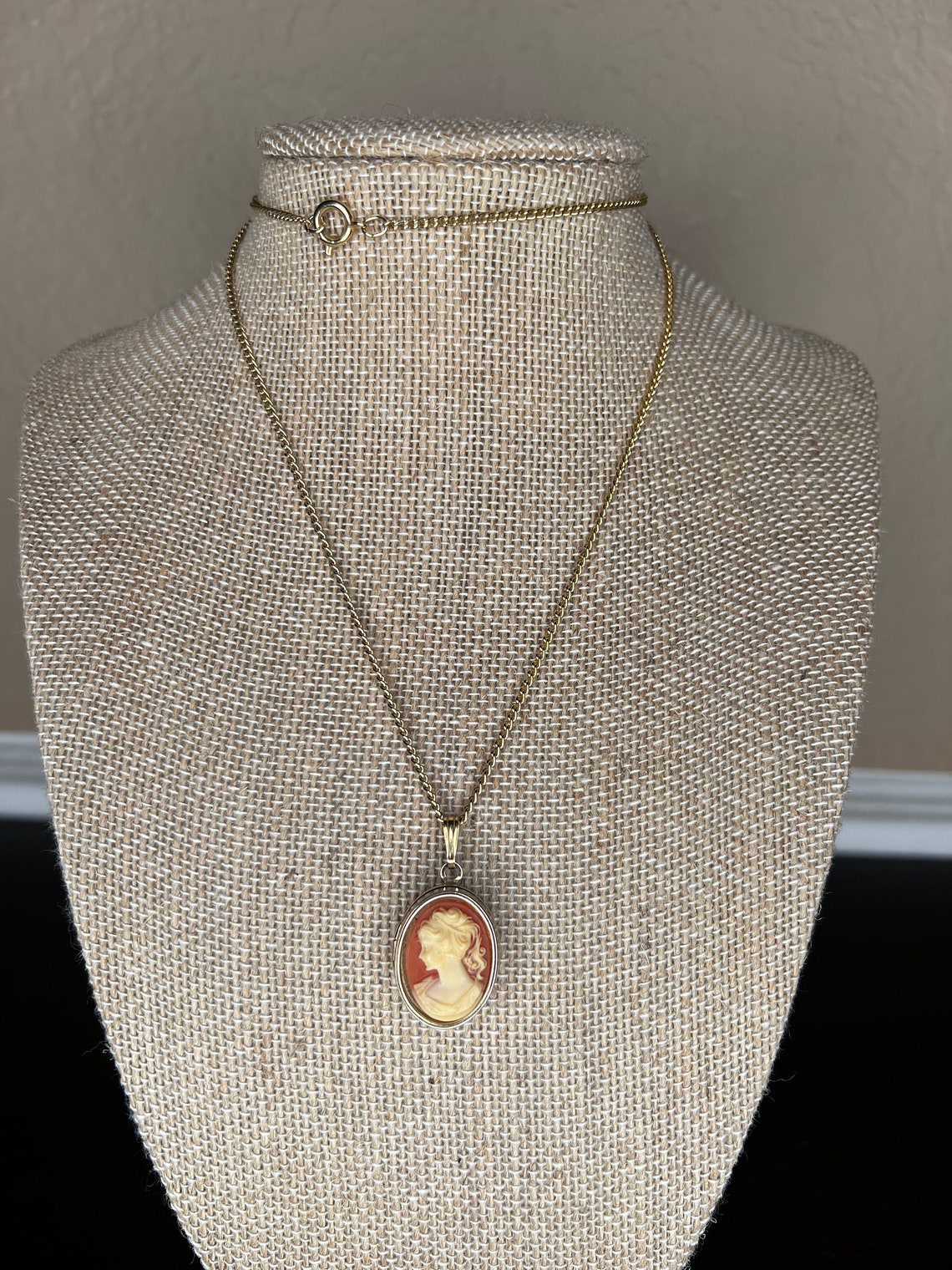 Vintage 1970’s Plastic Cameo Locket Victorian Revival Pink, Gold Tone ...