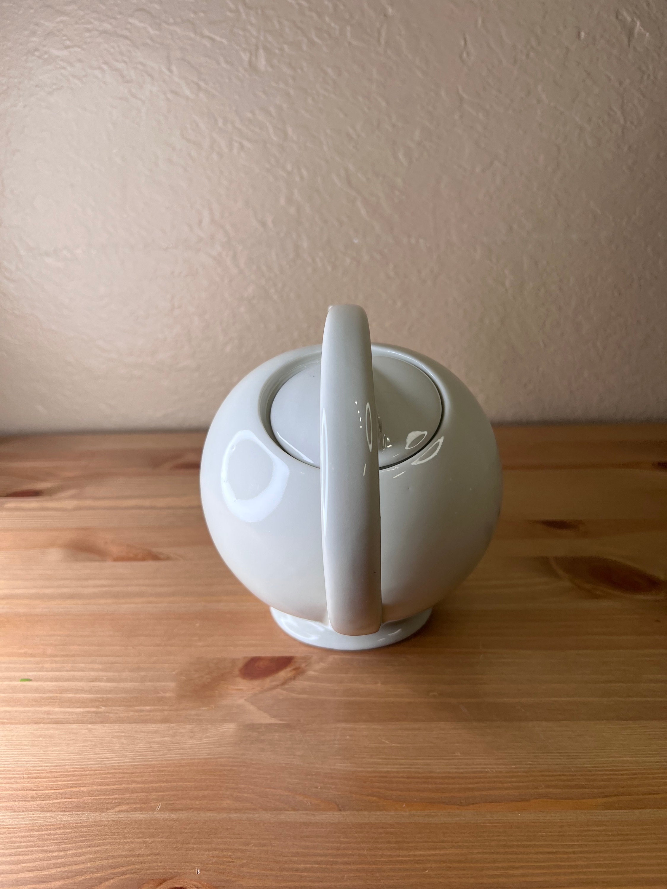Vintage Midcentury Hall Airflow Teapot, Art Deco, Minimalism, Cream ...