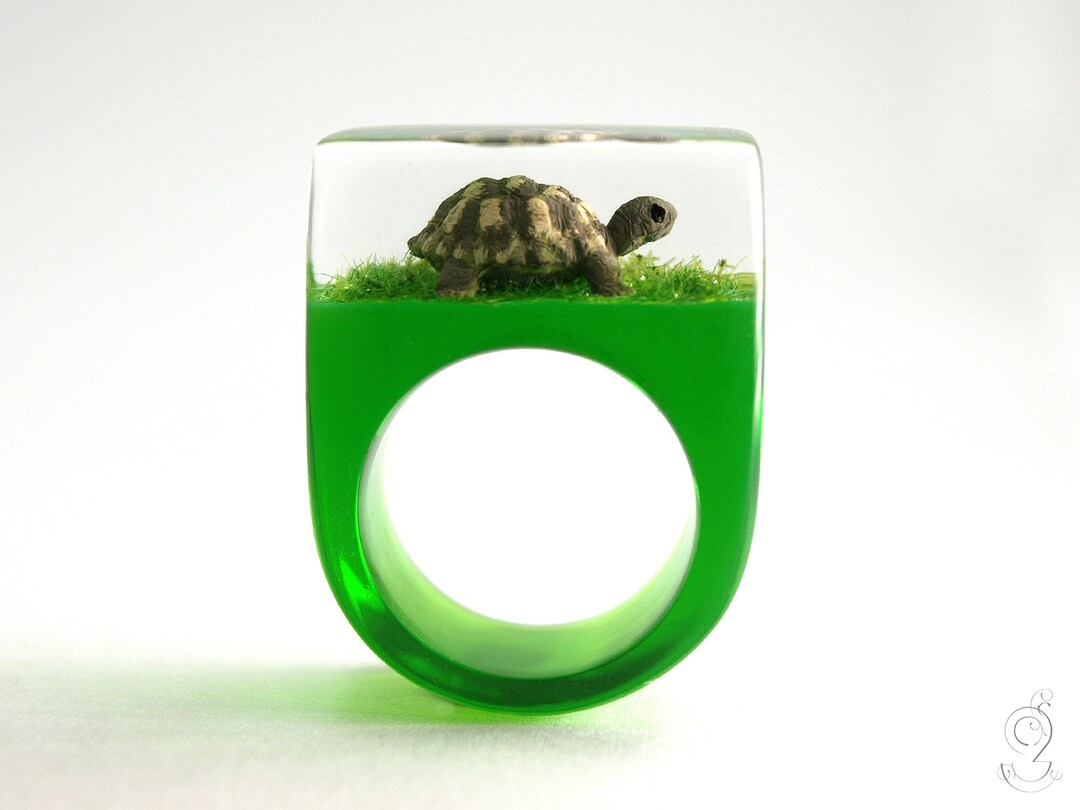 Turtle Majestic Turtle Ring With a Small Brown-beige Turtle on a Green ...