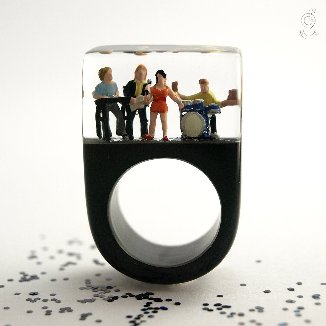 Soundcheck – Top Class Musician Ring With a Live Band on Black Ground ...