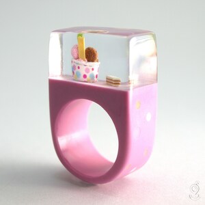 Irresistible Ice Cream Ring "ice Cream Bomb" With a Delicious Ice Cream ...