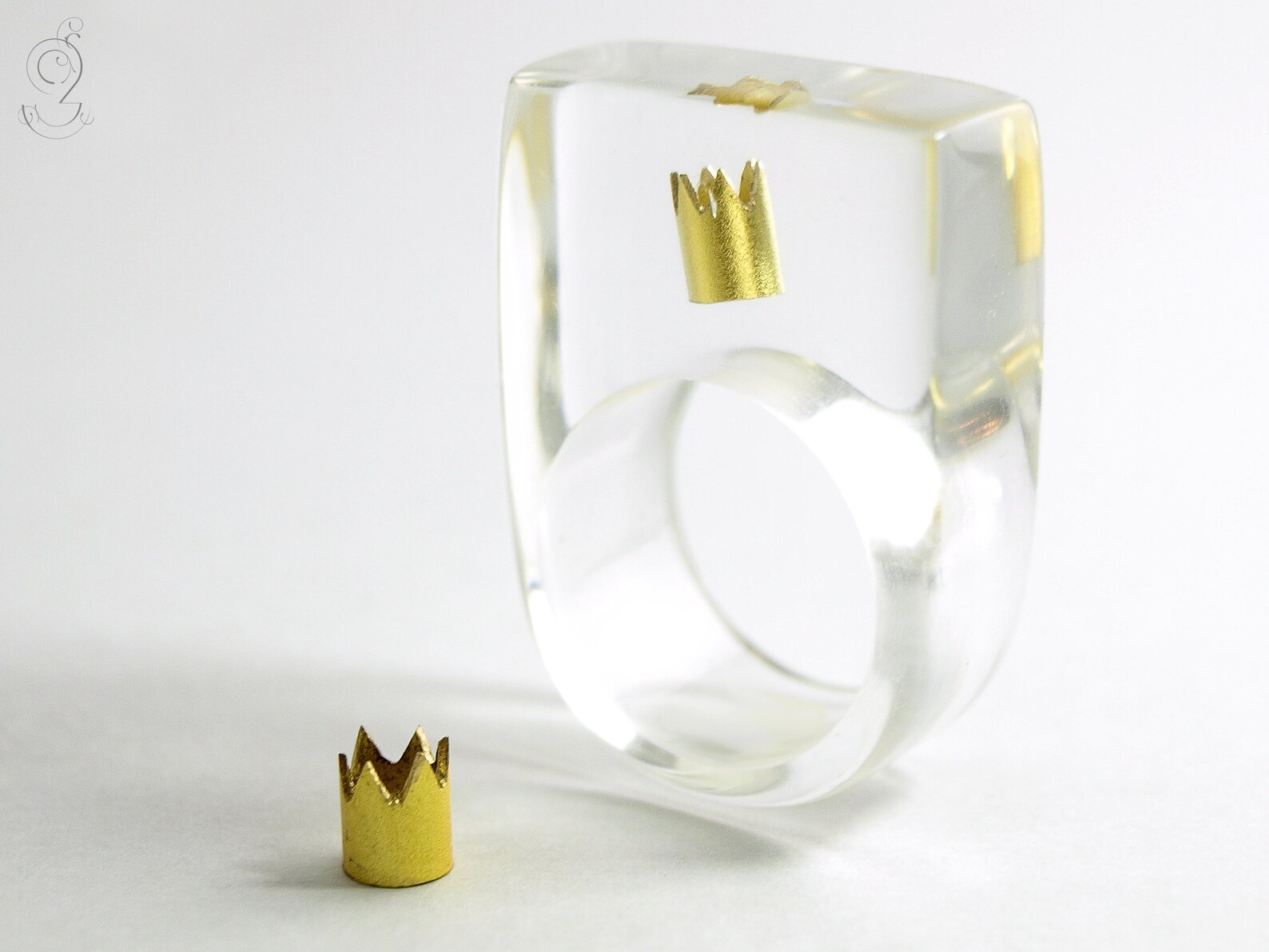Krönchen Prunkvoller Gießharz-Ring mit einer goldenen Krone | Etsy