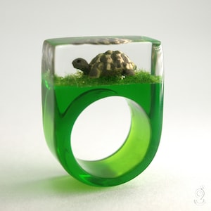 Turtle – Majestic Turtle Ring With a Small Brown-beige Turtle on a ...