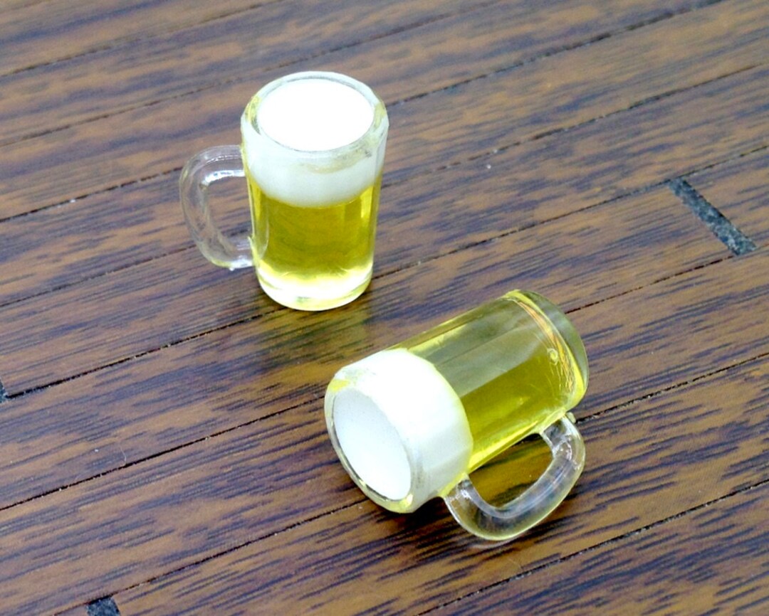 2 Miniature Dollhouse Beer Mugs Cups Pints Plastic Cup Resin Drinks ...