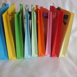 Stand up Color Paper Bags Party Favor Bags Gift Bags Christmas Party ...