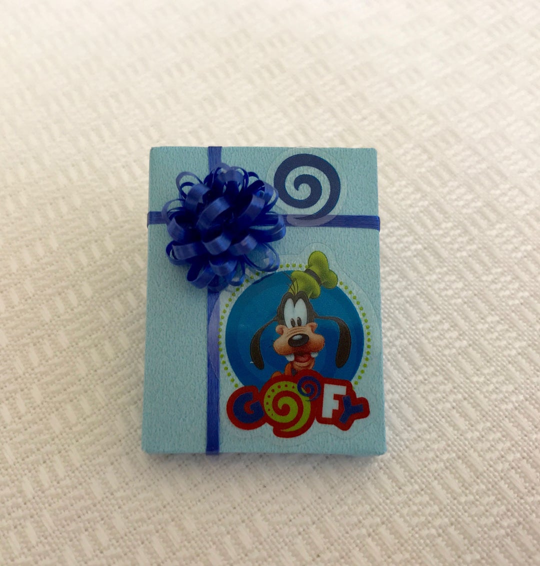 Goofy on Blue Gift Box - Etsy