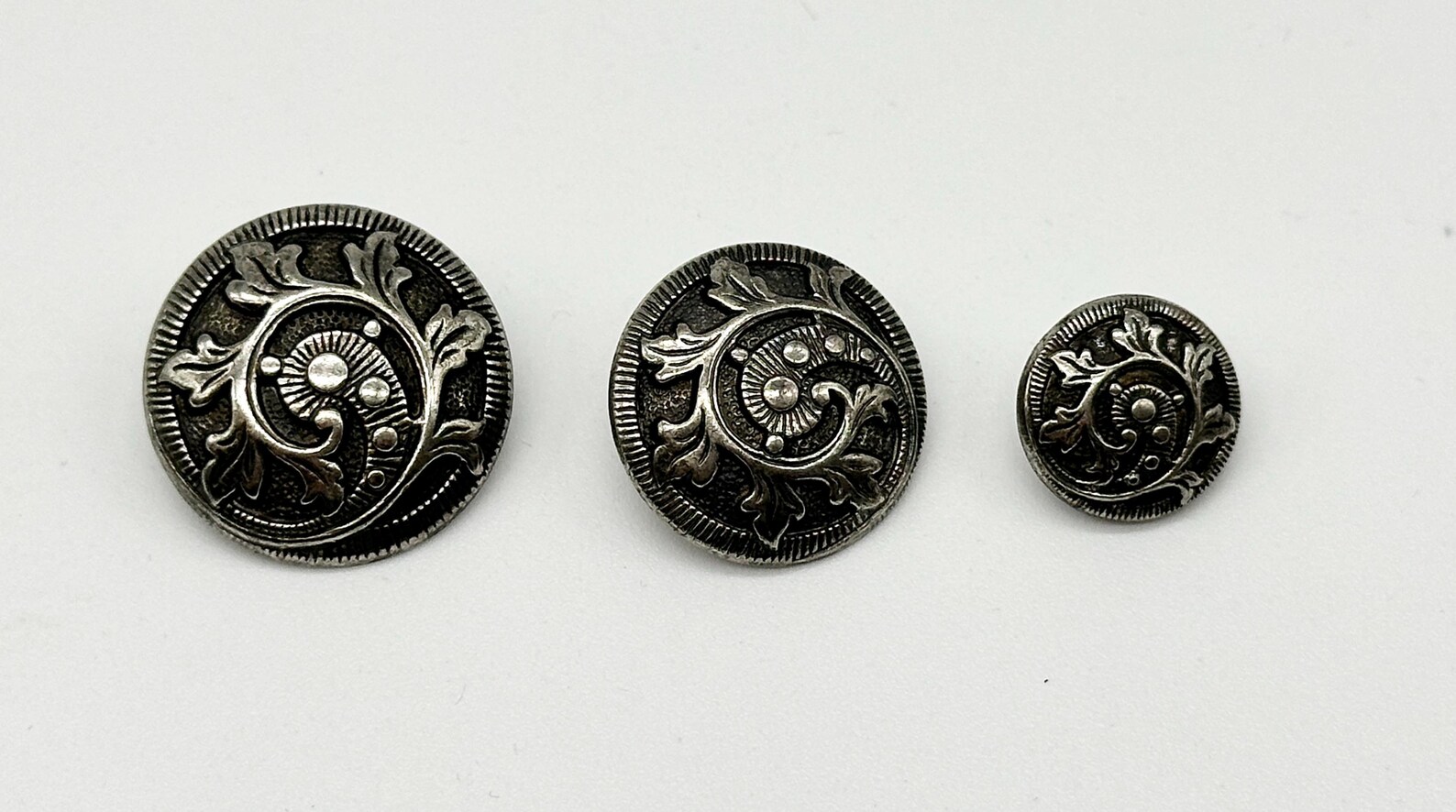 6 Vintage Metal Buttons: Antique Nickel Leaves & Vines Design - Etsy