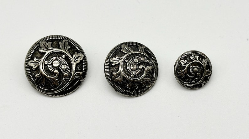 6 Vintage Metal Buttons: Antique Nickel Leaves & Vines Design - Etsy