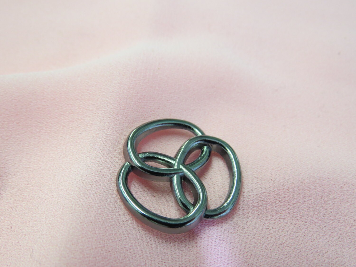 1 Dozen Vintage 3 Interlocked Rings or Loose Knot Metal | Etsy