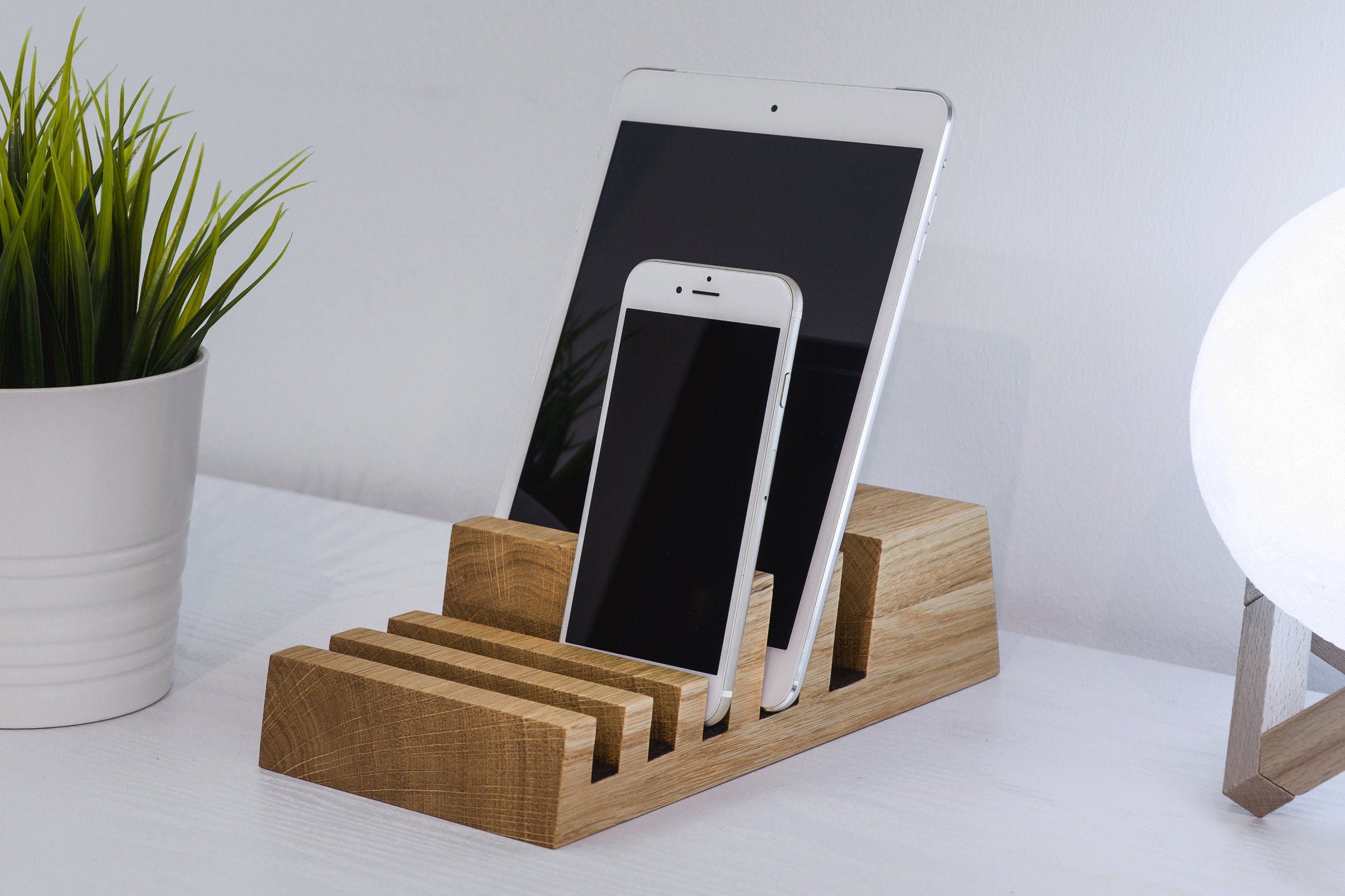 Multiple Charging Station Organizer in Natural Oak Wood for 5 Devices ...