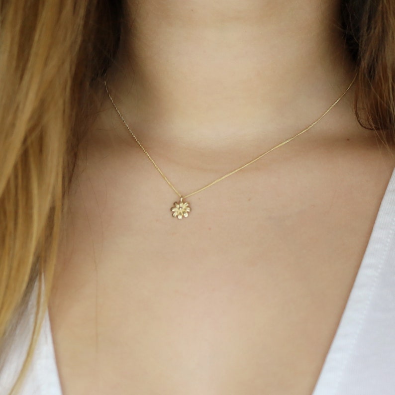 14K Solid Gold Flower Pendant Necklace Dainty Flower Pendant - Etsy