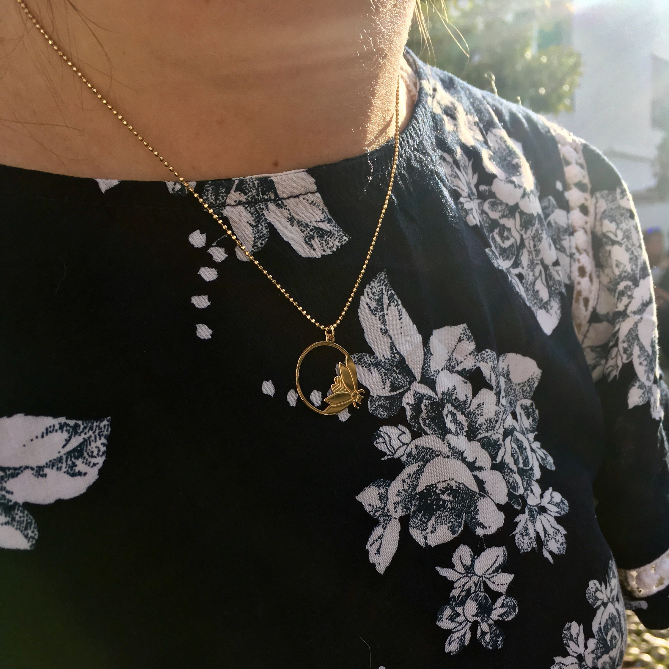 Collier mini OSCAR insecte dorée à l'or fin 24k. Bijoux fait main ...