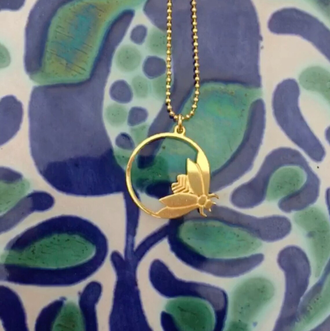 Collier mini OSCAR insecte dorée à l'or fin 24k. Bijoux fait main ...