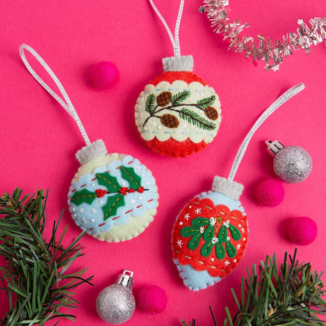 Christmas Baubles Felt Craft Embroidery Kit : DIY Decorations Craft Set ...