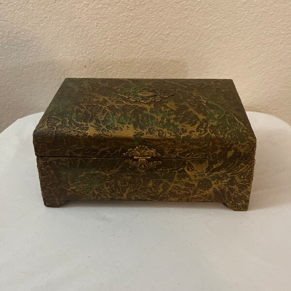 Victorian Keepsake - Etsy