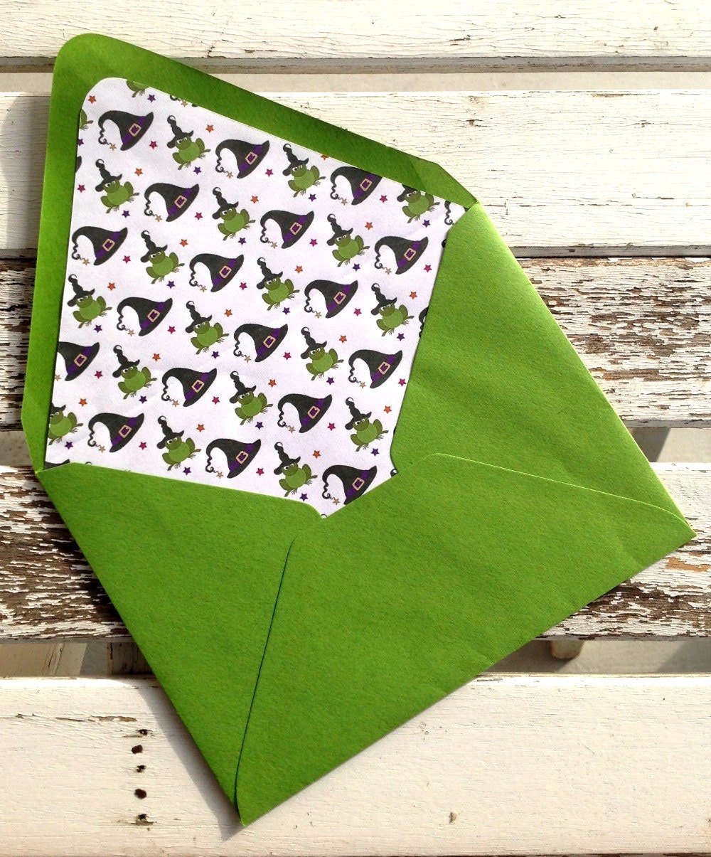 Bruja estampada, en relieve y embellecida en tarjeta en blanco y ...