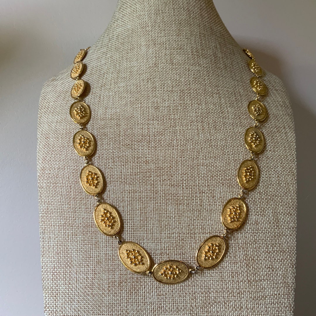 Crown Trifari Bumpy Oval Link Flat Chain 60s Necklace in Gold Tone ...