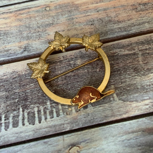 Beaver Brooch - Etsy