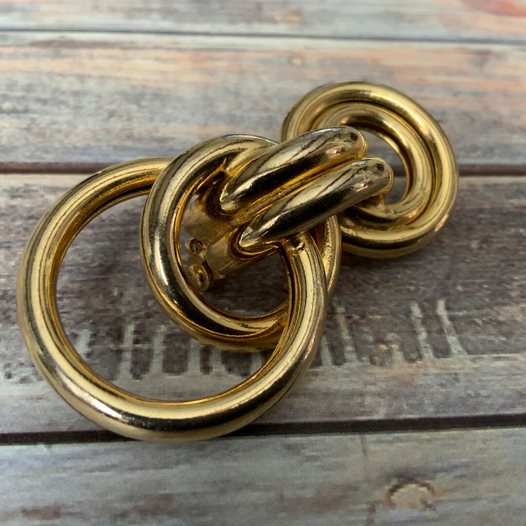Interlocking Interwoven Circle Knot Brooch in Gold Tone Metal From the ...