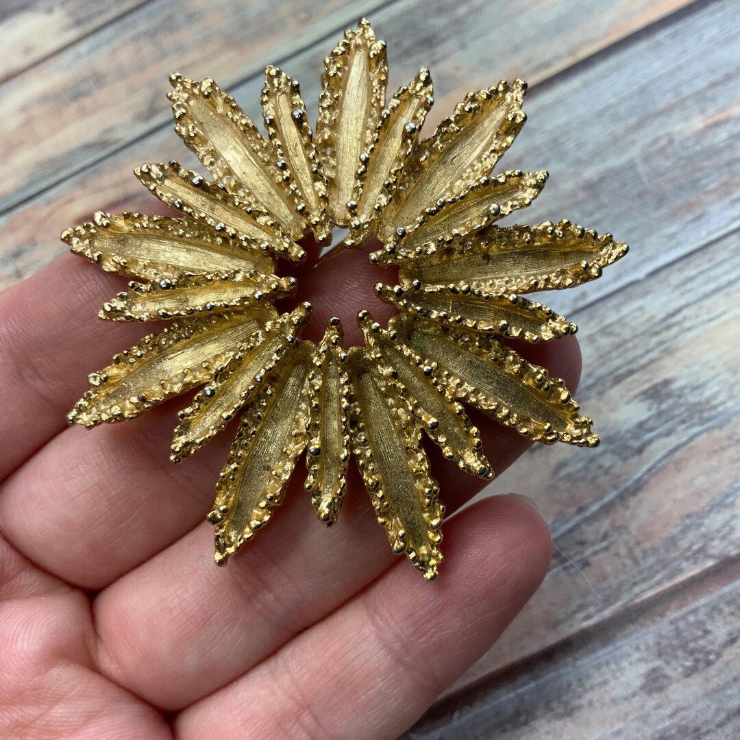 Vintage Gold Tone Star Flower Gold Tone Brooch Signed Avon - Etsy
