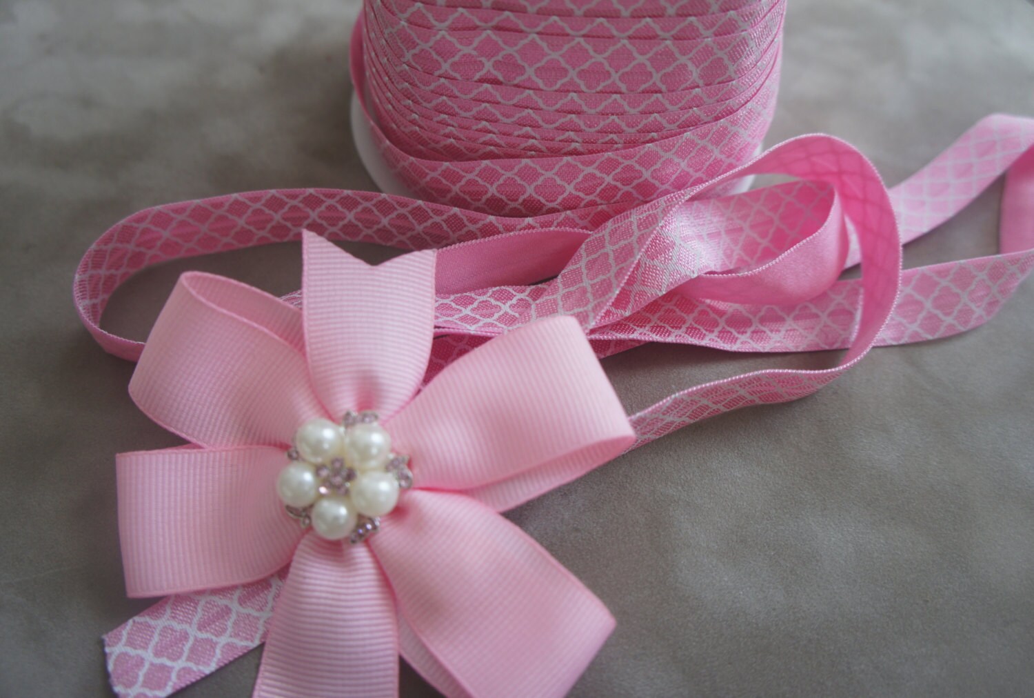 5 Yards Pink Quatrefoil Fold Over Elastic Printed FOE | Etsy