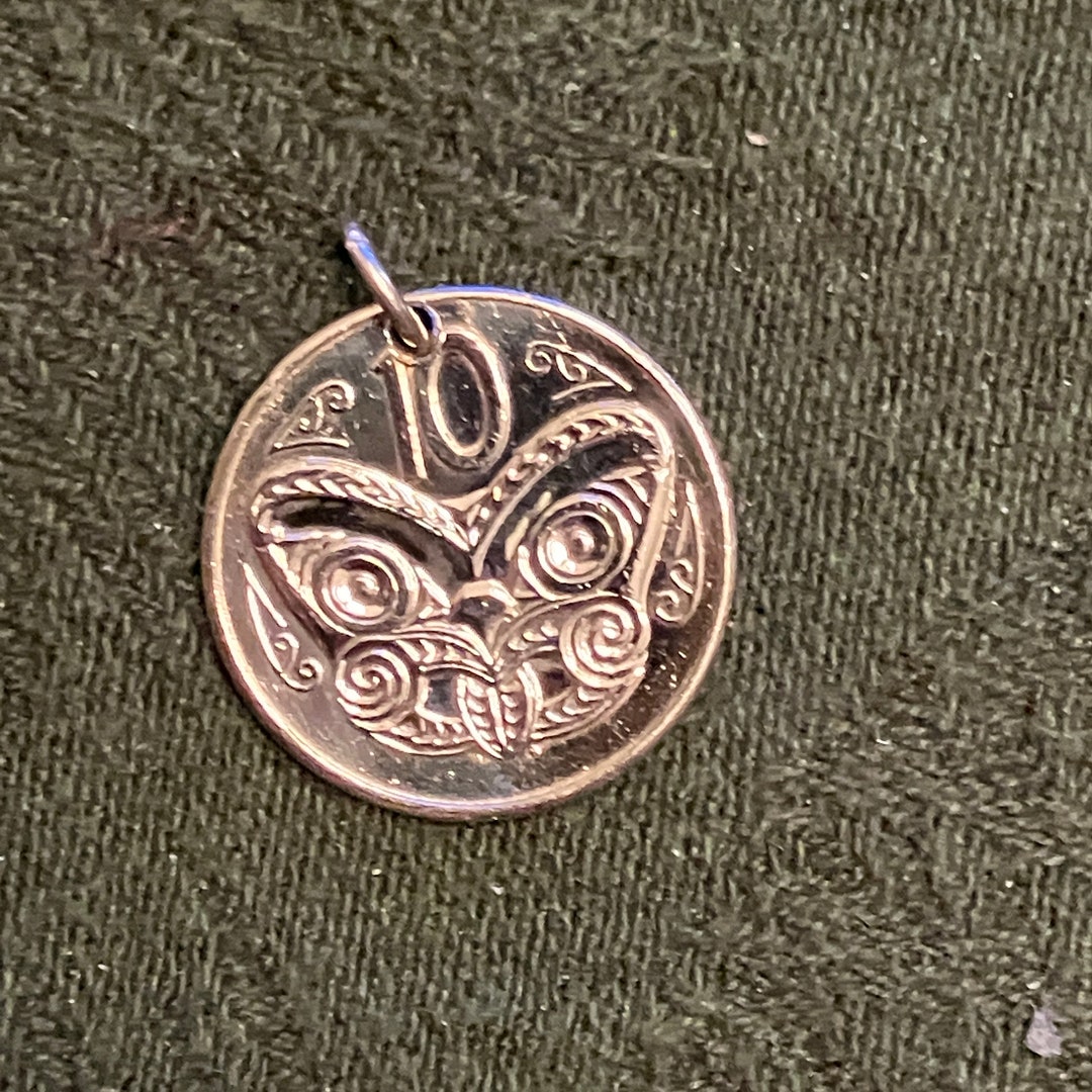 Lotsacopper New Zealand, Maori Koruru Mask, Coin Pendant (1981) - Etsy