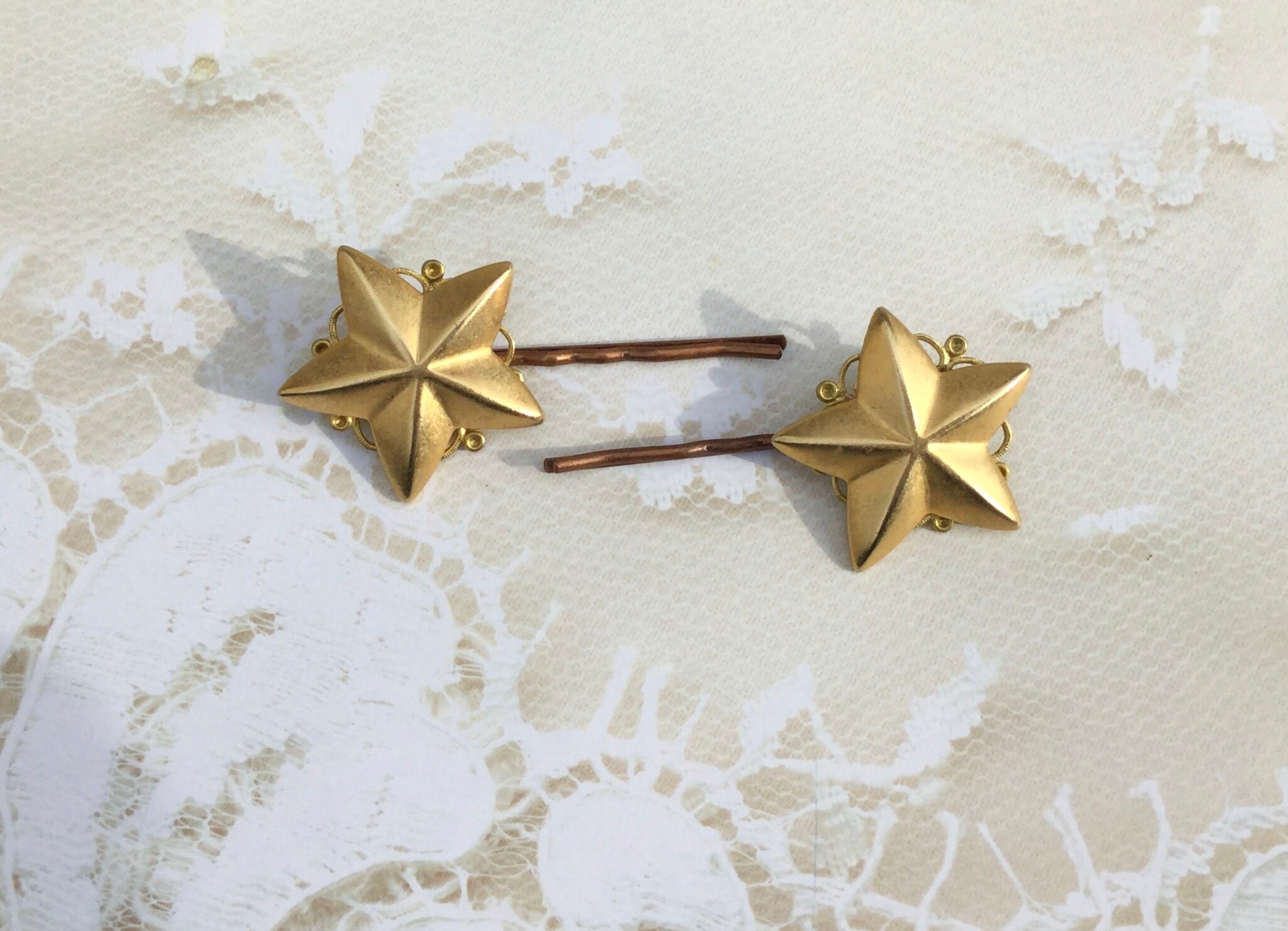 Pines de pelo vintage de oro estrella pendientes reciclados - Etsy España