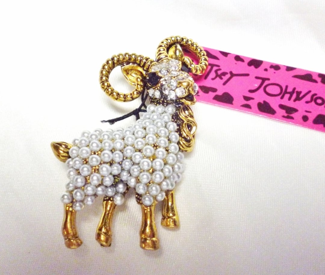 RARE Betsey Johnson Ram Pin Big Horn Sheep Necklace Faux Pearls ...