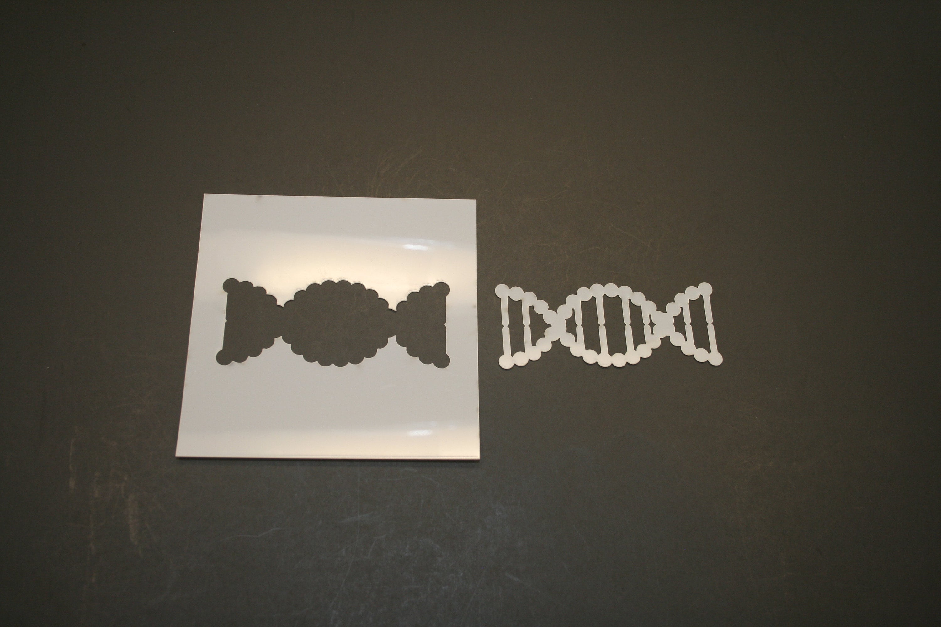 DNA Reusable Mylar Stencil Suministros de Arte - Etsy España