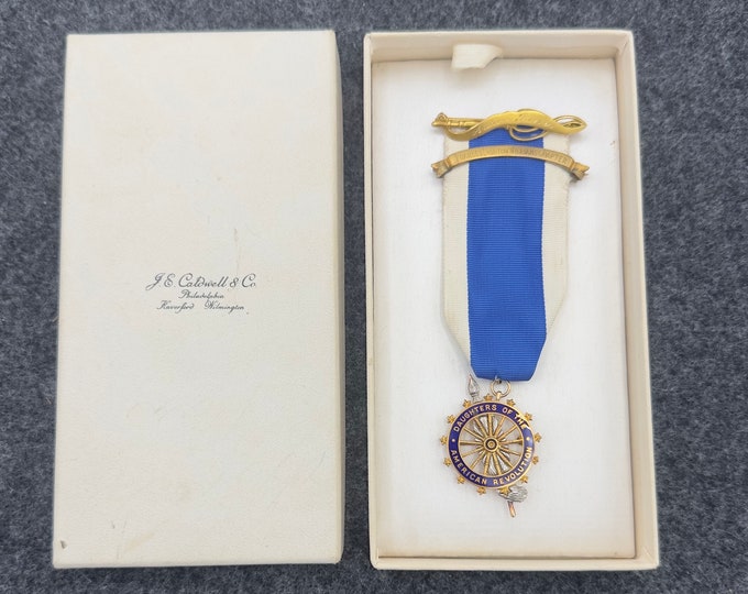 14K Gold Daughters of the American Revolution DAR Medal W/ JE Caldwell ...
