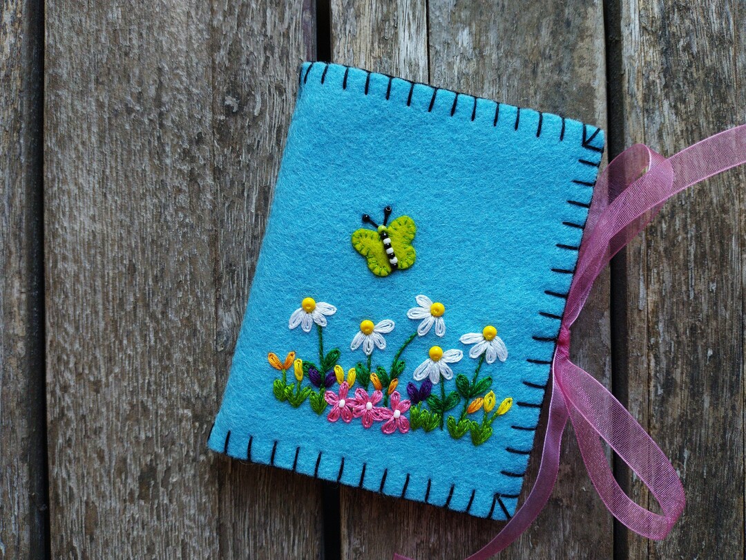 Bright Blue Wool Felt Sewing Needle Book Embroidered With Daisies and ...