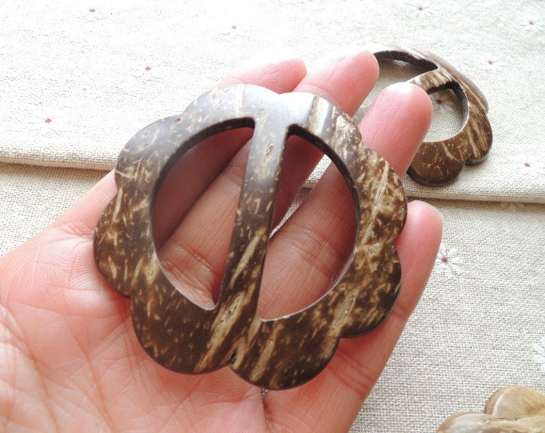 5Pcs 60mm Natural flower shape Coconut Shell Buckle | Etsy