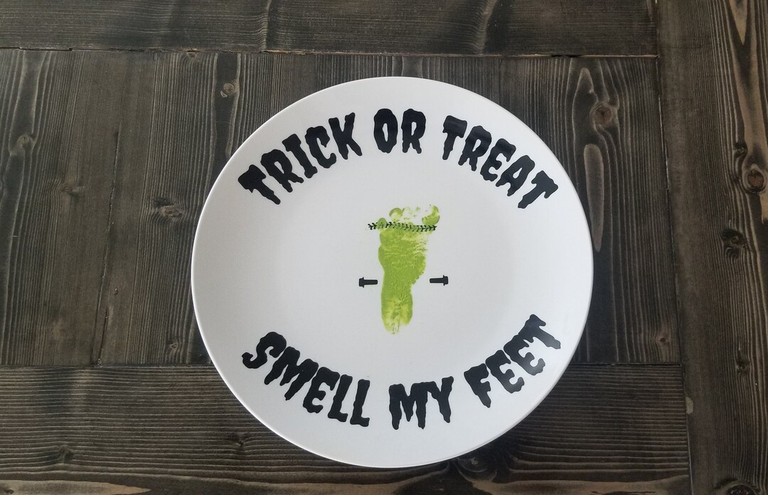 Trick or Treat Footprint Plate, Halloween Footprint Plate. KIDS DIY ...
