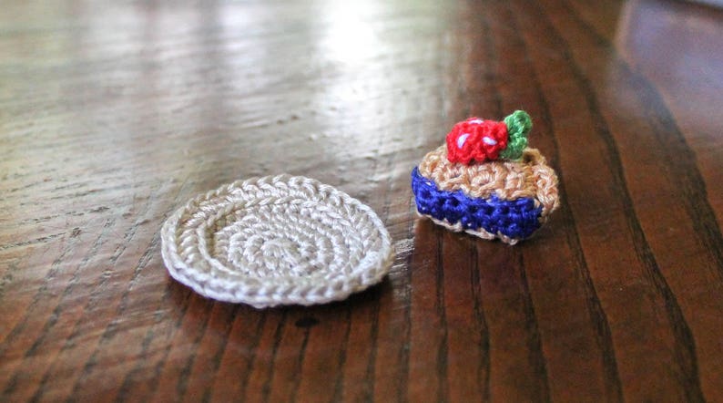 Amigurumi Crochet Pattern - Crochet Pie Slice With Strawberry and Plate ...