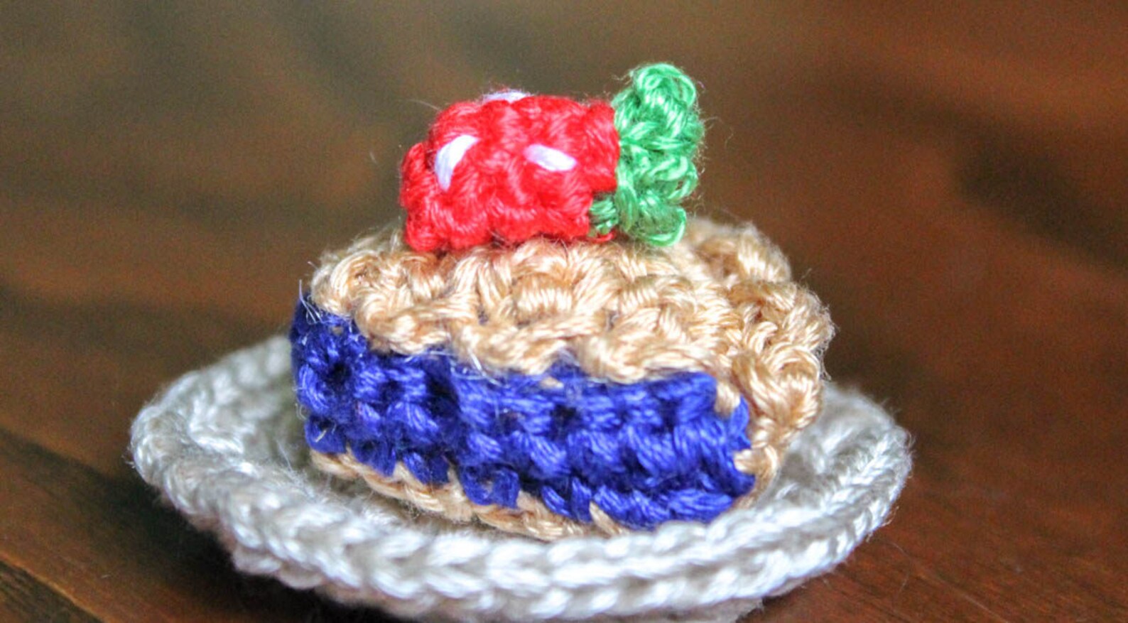 Amigurumi Crochet Pattern - Crochet Pie Slice With Strawberry and Plate ...