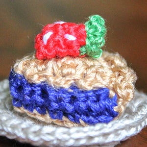 Amigurumi Crochet Pattern - Crochet Pie Slice With Strawberry and Plate ...