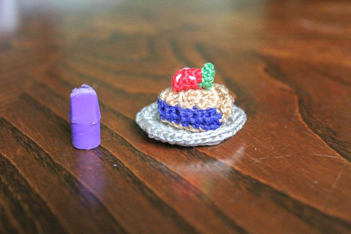 Amigurumi Crochet Pattern - Crochet Pie Slice With Strawberry and Plate ...