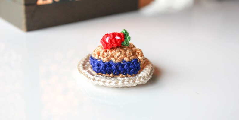 Amigurumi Crochet Pattern - Crochet Pie Slice With Strawberry and Plate ...