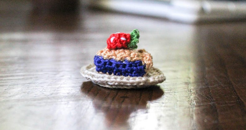 Amigurumi Crochet Pattern - Crochet Pie Slice With Strawberry and Plate ...