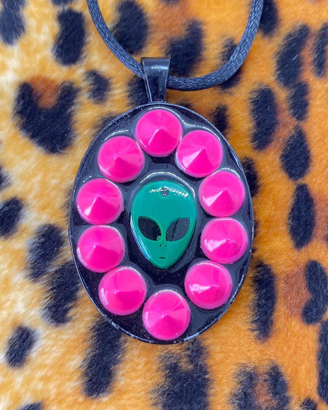 UV Reactive Neon Pink Spiked Alien Pendant - Etsy