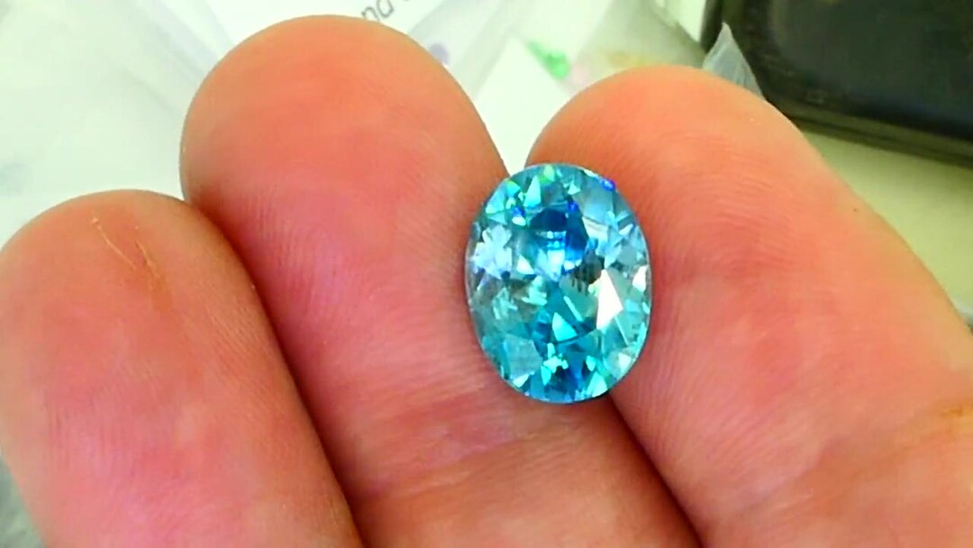 8.14 Cts - Premium Color Blue Zircon! Will Fit in a 13 Mm X 10 Mm Mount ...
