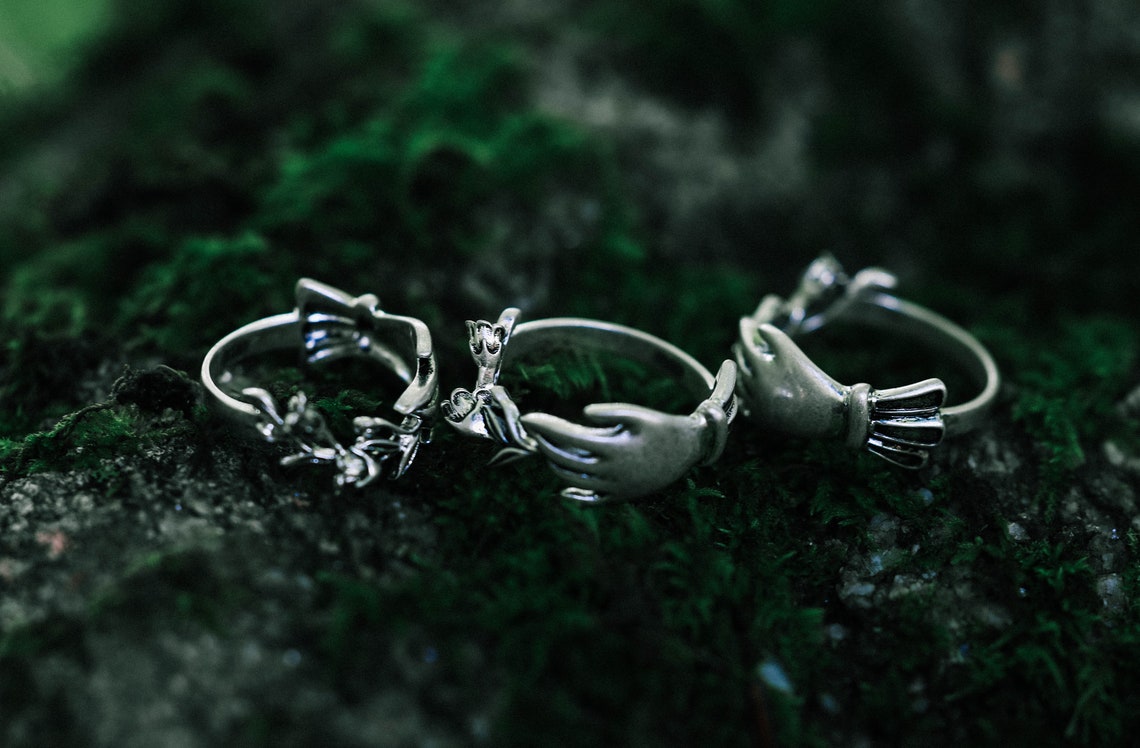 Belladonna Mourning Ring - Etsy