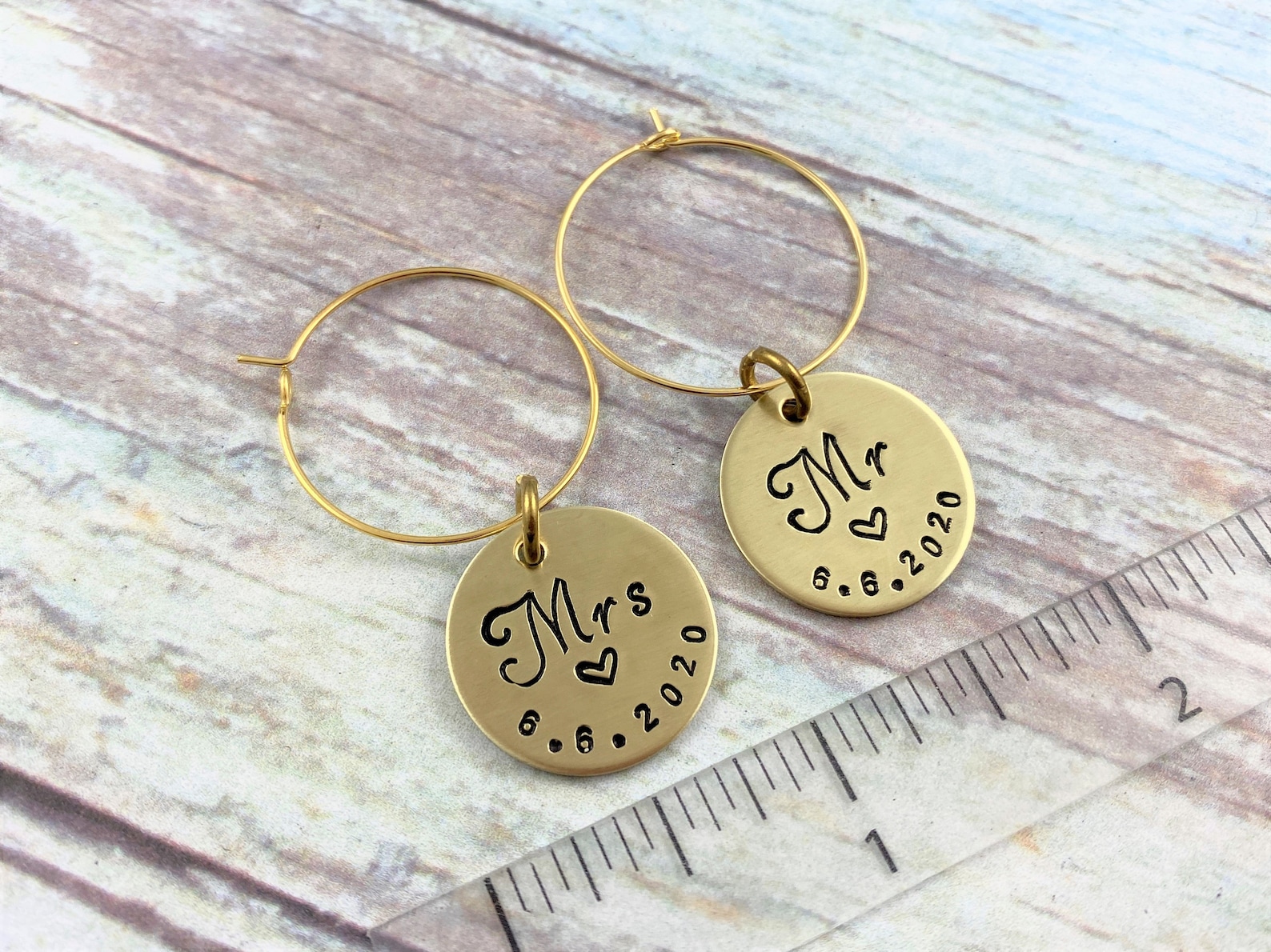 SET of TWO Mr & Mrs Glass Charms Wedding Glass Charms Bride - Etsy