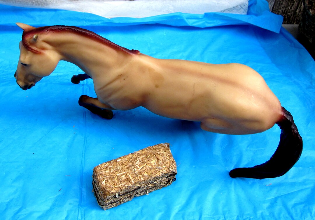 Breyer Cream Color Barrel Racing Horse & Bale of Hay Classic Scale - Etsy