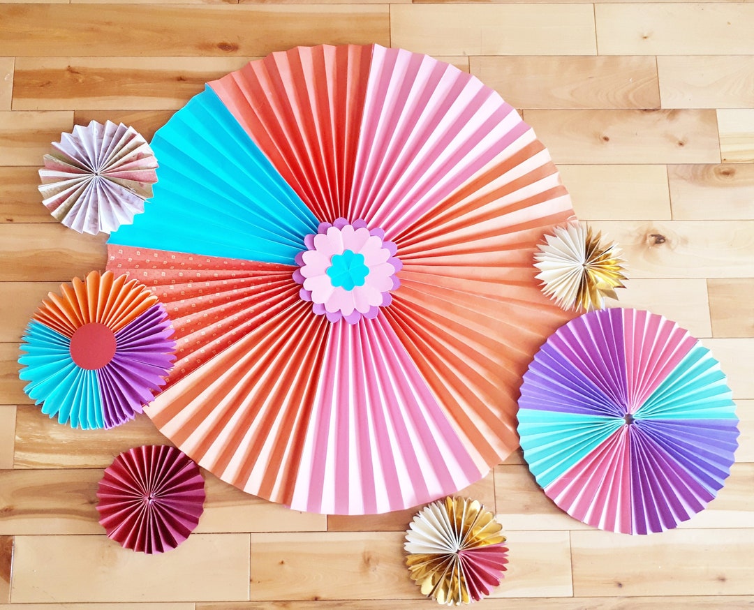 Paper Fan Rosettes: Party Backdrop Medallions, Nursery Decor - Etsy
