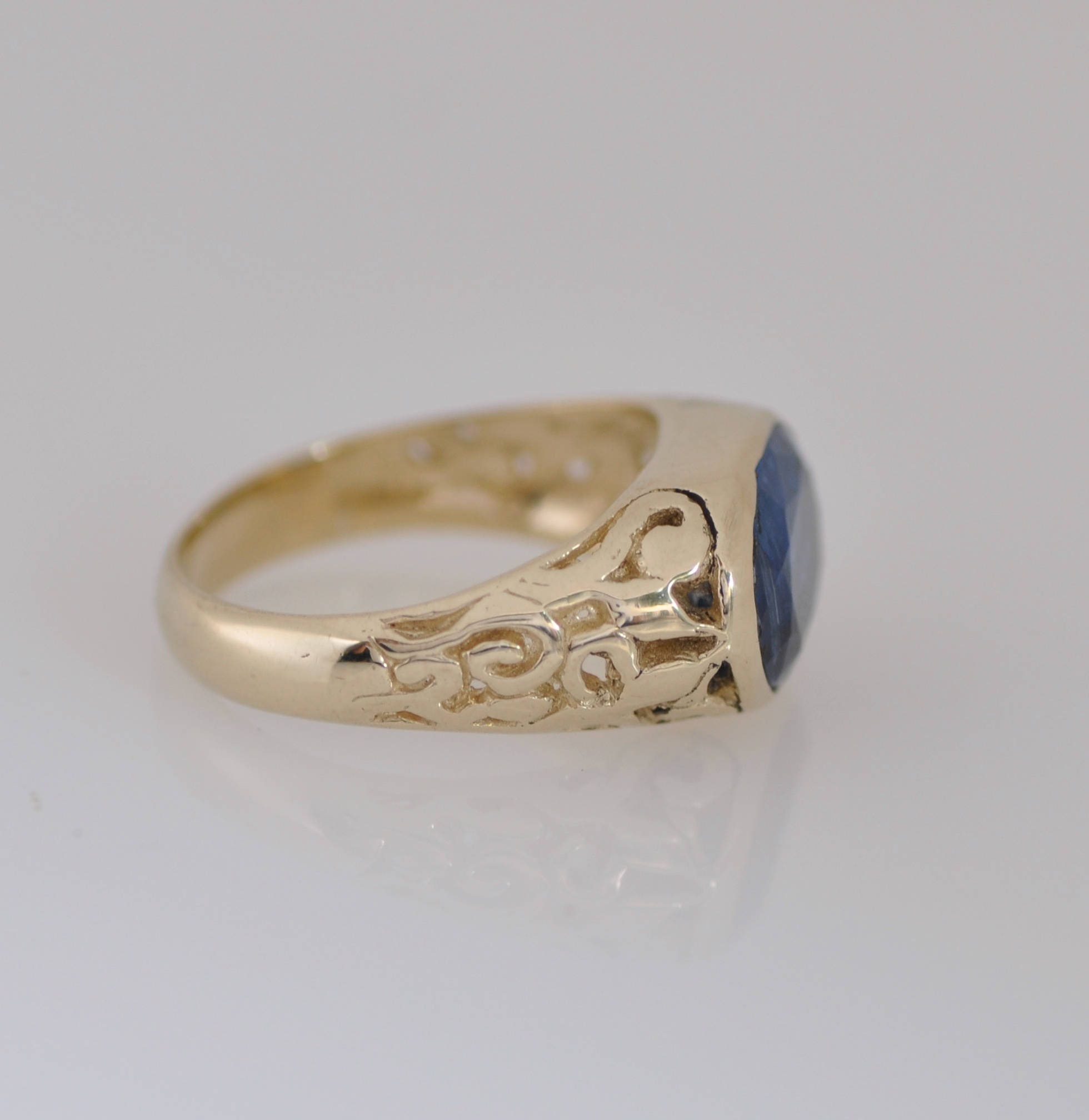 Ring Gold Blauer Stein