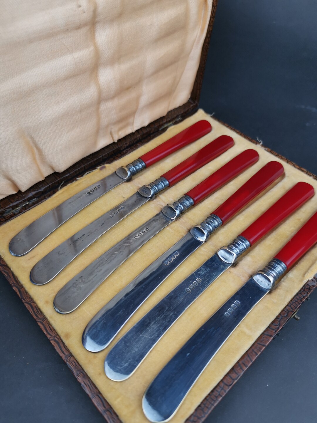 Vintage Cherry Red Bakelite Butter Knife Set in Original - Etsy