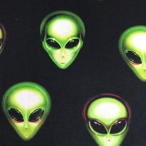 Fabric by the Half Yard - Alien Heads, Aliens in Space, Outer Space ...