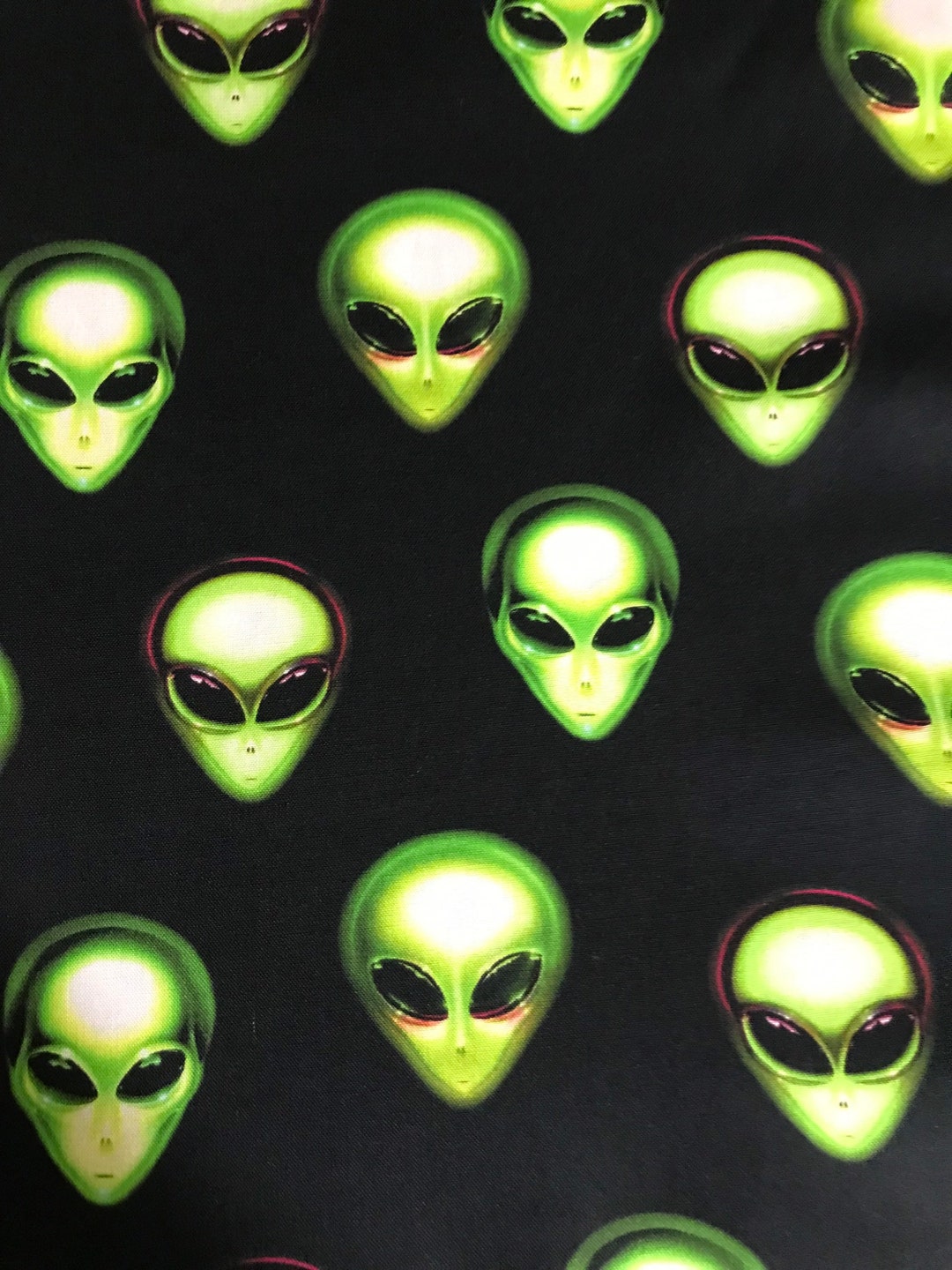 Fabric by the Half Yard - Alien Heads, Aliens in Space, Outer Space ...
