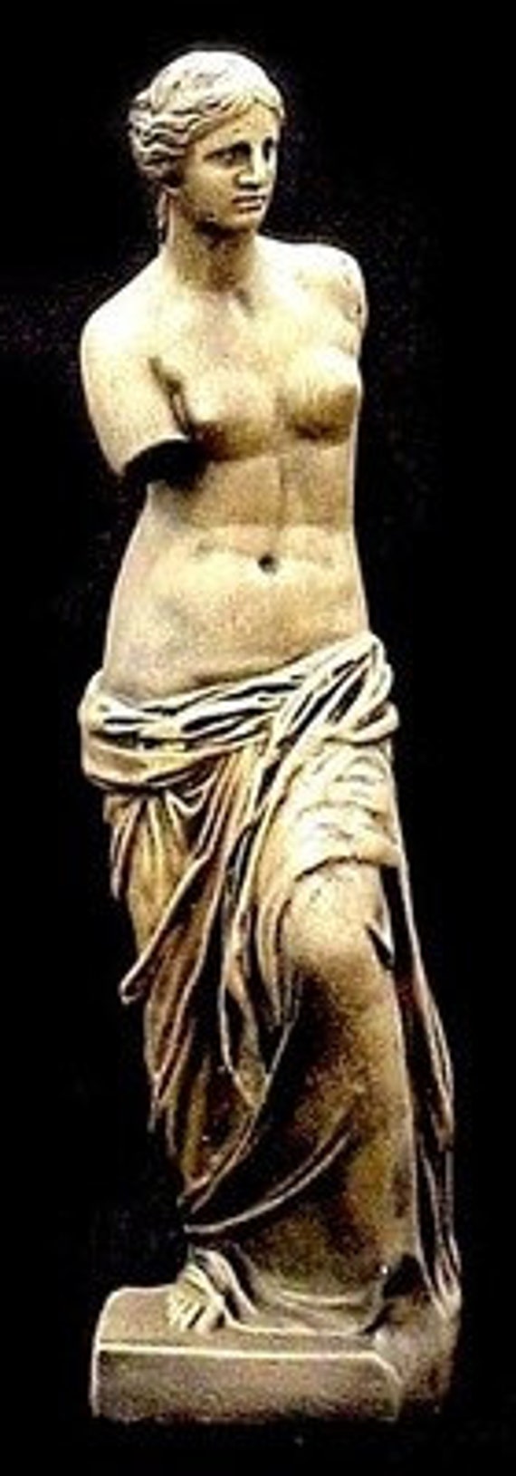 Estatua De Afrodita En El Louvre